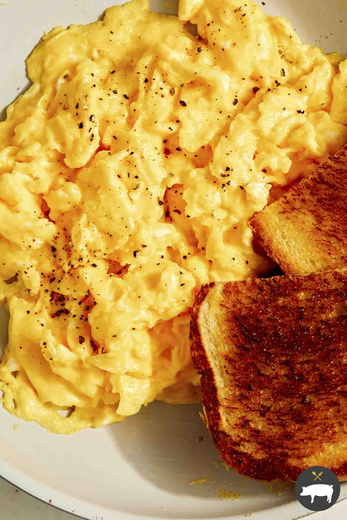 How to Make Scrambled Eggs - Spoon Fork Bacon