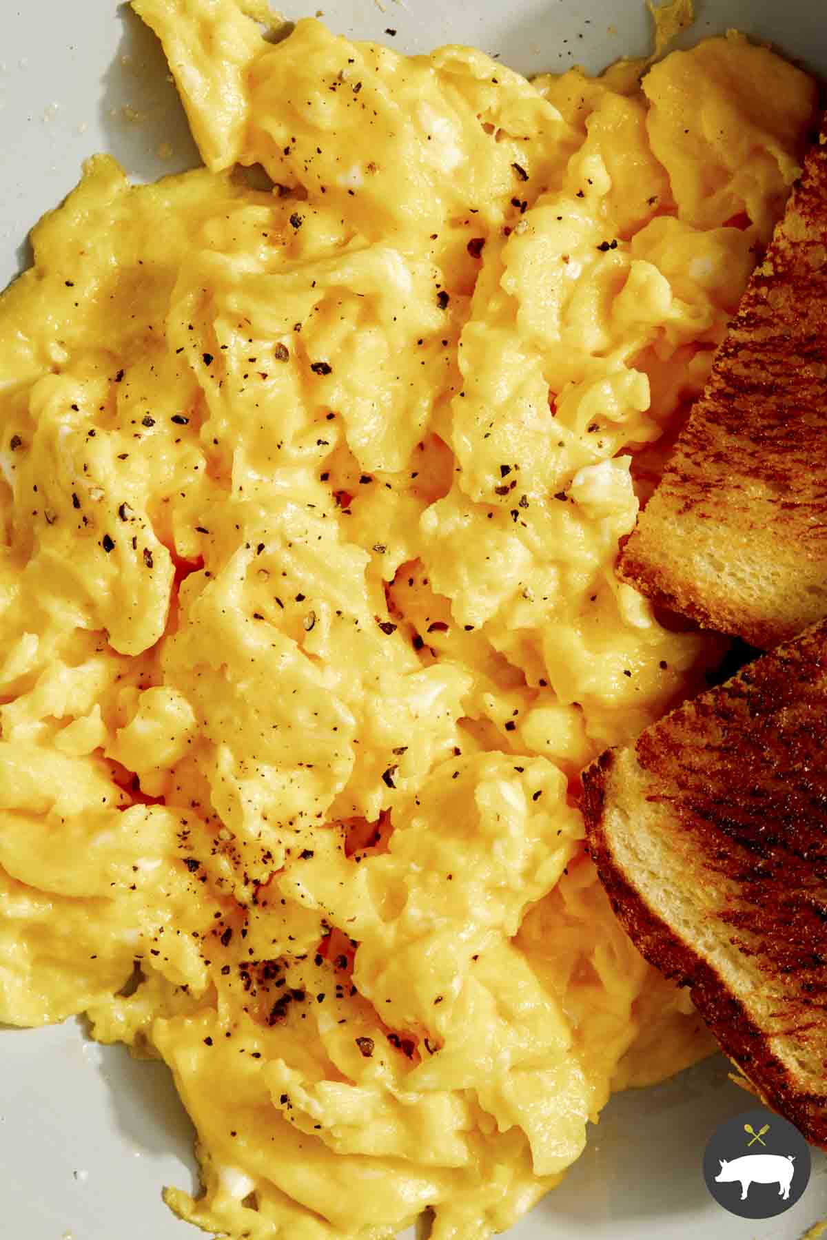 How to Make Scrambled Eggs - Spoon Fork Bacon