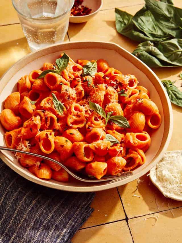 Spicy Rigatoni Recipe (Carbone Copycat) - Spoon Fork Bacon